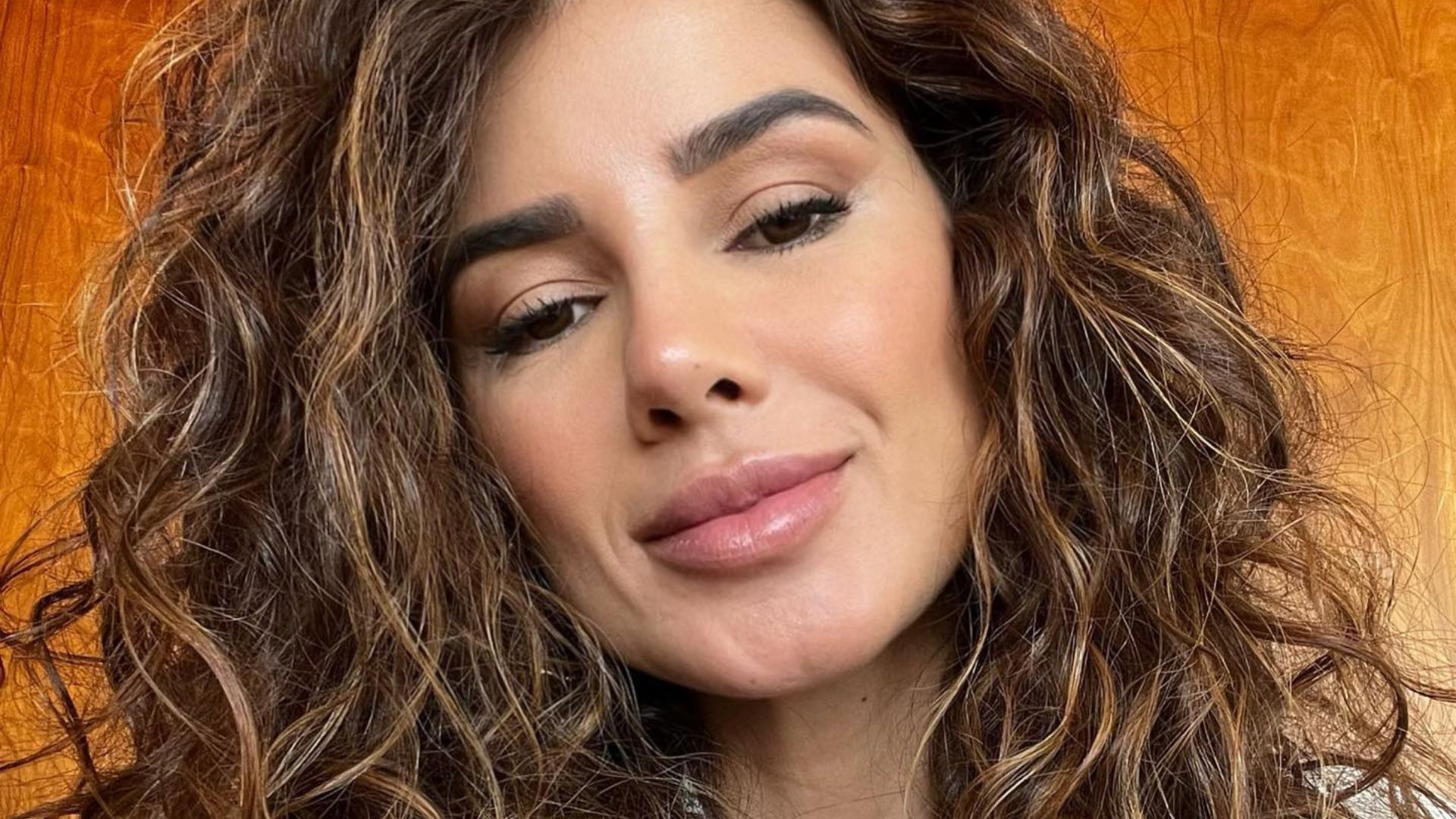 Paula Fernandes impressiona ao exibir foto rara com a mãe: ‘Parecem irmãs’