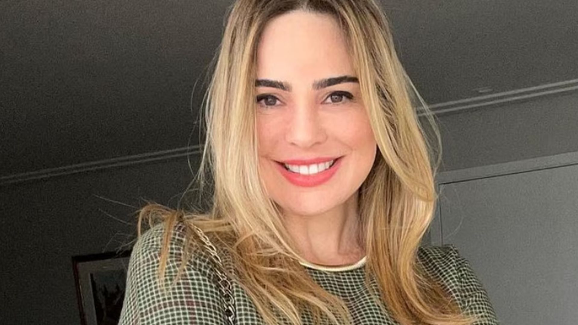 Rachel Sheherazade surge irreconhecível em clique de 2007; veja