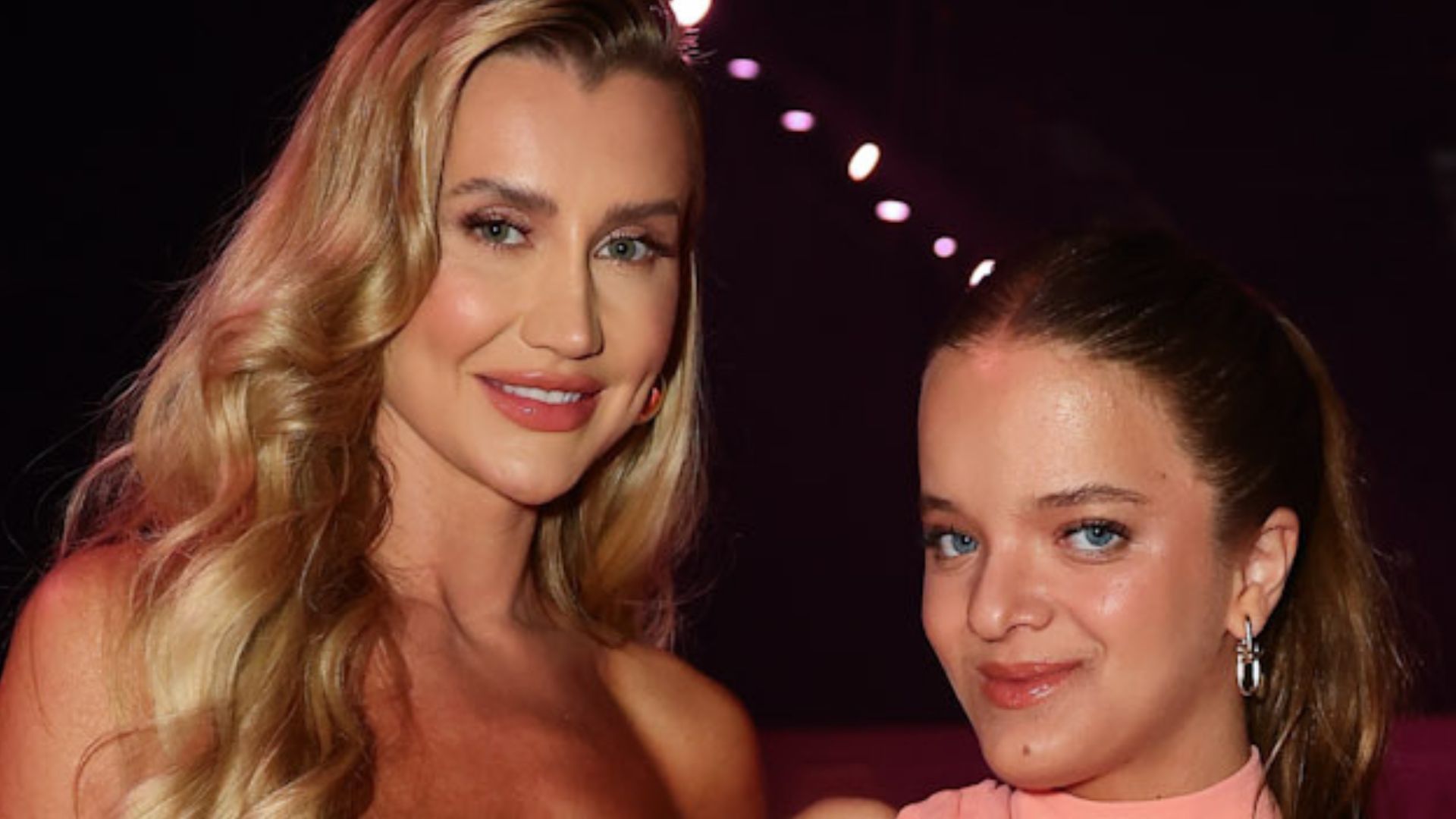 Rafaella Justus rouba a cena em desfile ao lado de Ana Paula Siebert; veja