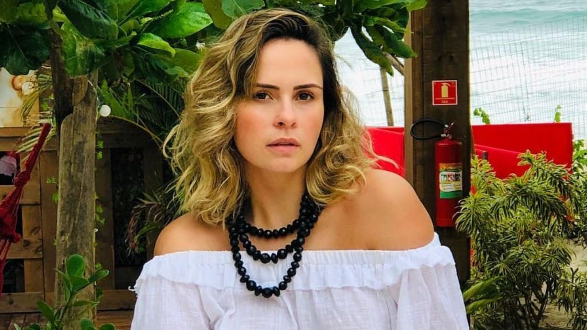 É grave? Ana Paula Renault é internada e passará por cirurgia de emergência