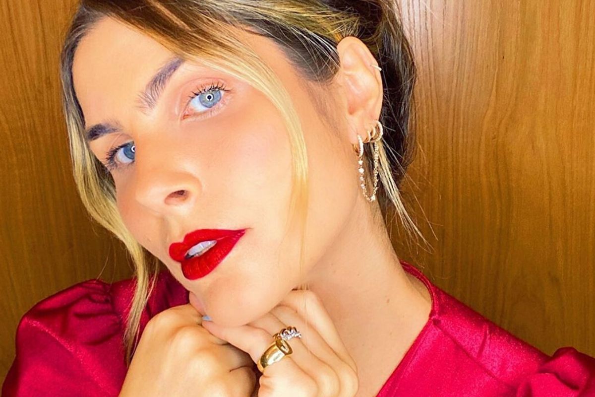 Julia Faria aceita pedido de casamento inusitado: "Todo nervoso"