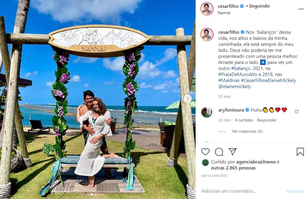 Cesar Filho se derrete ao ver a esposa de biquíni: 'Só pra mim'