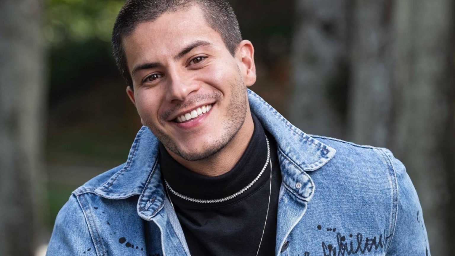 Arthur Aguiar encanta ao mostrar ultrassom do filho com Jheny Santucci