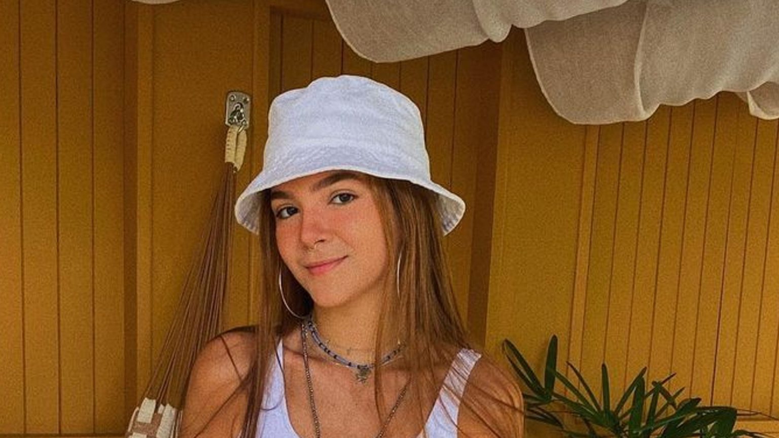 Mel Maia exibe corpão sarado em dia na academia