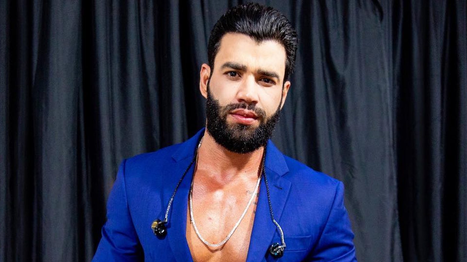 Gusttavo Lima impressiona ao mostrar nova tatuagem enorme nas costas