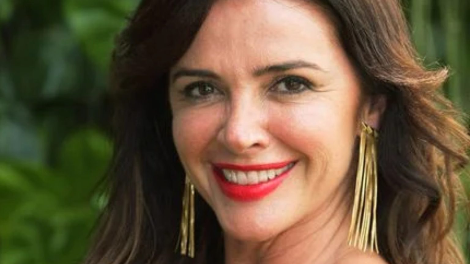 Aos 59 anos, Luma de Oliveira para a web ao exibir corpo delineado em ...