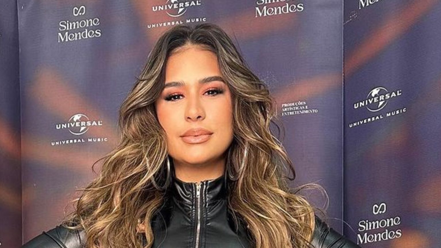 Simone Mendes impressiona fãs ao surgir com look colado: 'Emagreceu muito'