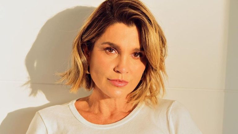 Aos 50 anos, Flávia Alessandra choca ao exibir beleza natural sem ...