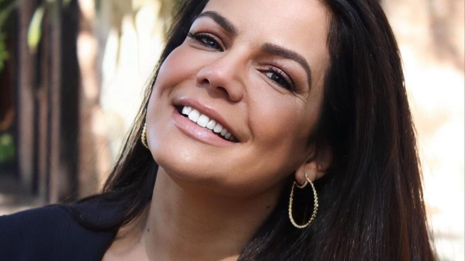 Aos 49 anos, atriz Nivea Stelmann posa com lingerie fininha e ...