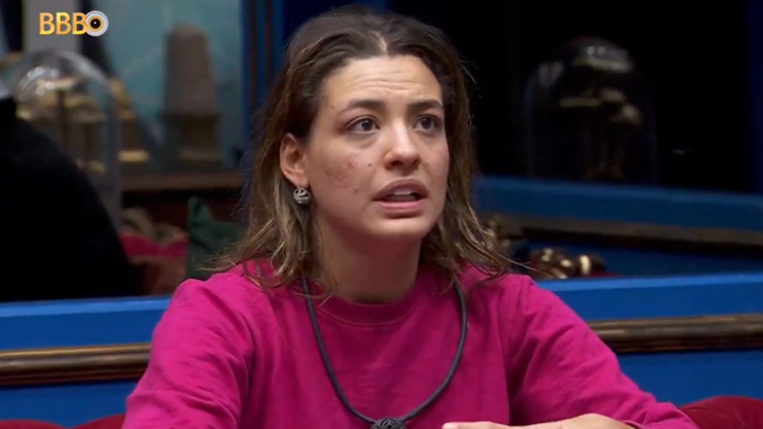 De novo visual, ex-BBB Beatriz surge com look ousado e choca a web: 'Uma nova mulher'
