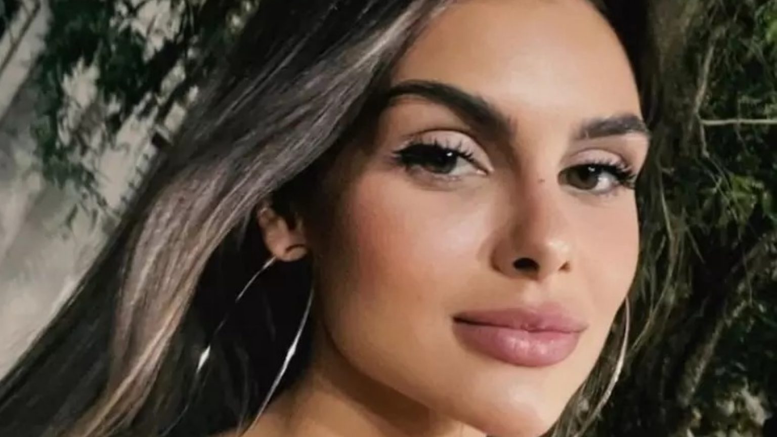 Jornalista divulga documento de registro da filha da modelo Amanda ...