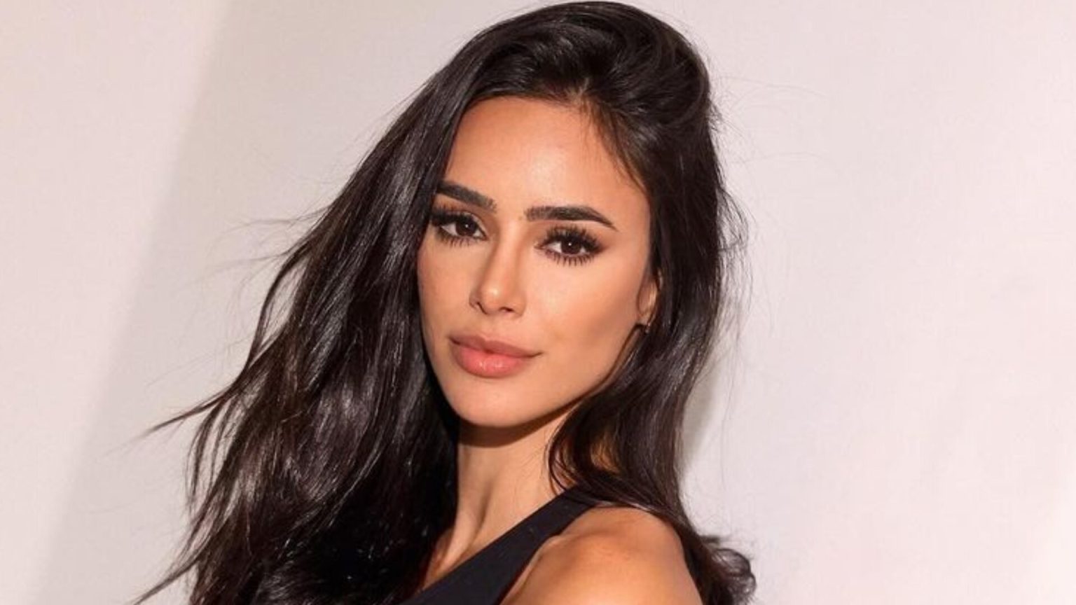 Bruna Biancardi ostenta barriga sequinha ao posar com biquíni fininho ...