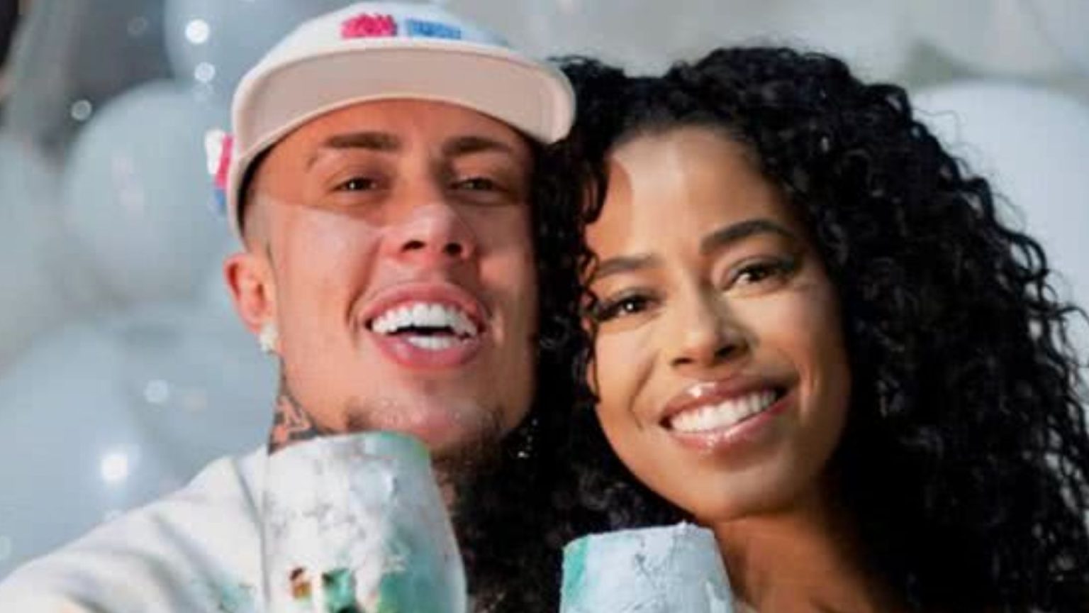 Grávida, Lorena Maria encanta ao mostrar rostinho do filho com MC Daniel