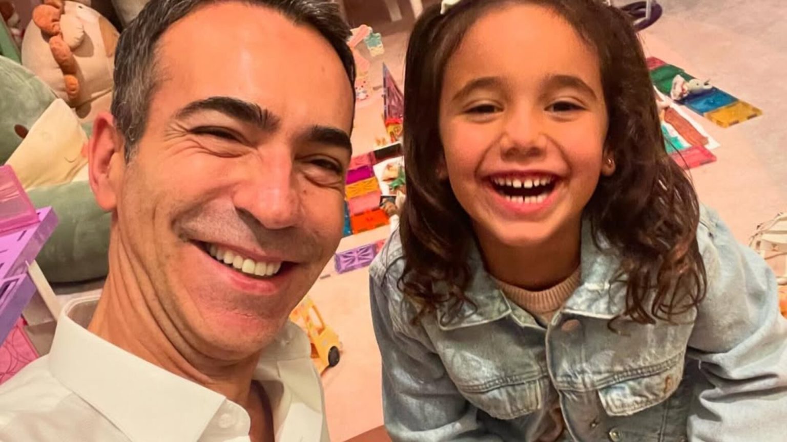 César Tralli surpreende filha na escola e momento fofo viraliza na web ...