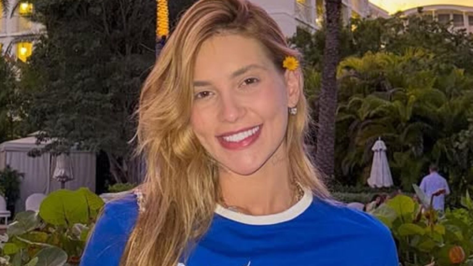 Virginia Fonseca exibe antes e depois de cirurgia para hérnia umbilical ...