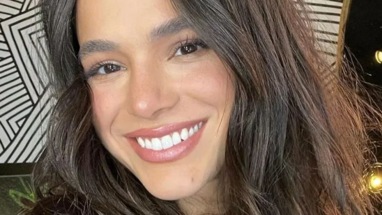 Bruna Marquezine faz pedido inusitado e viraliza na web: 'Parece uma pobre'