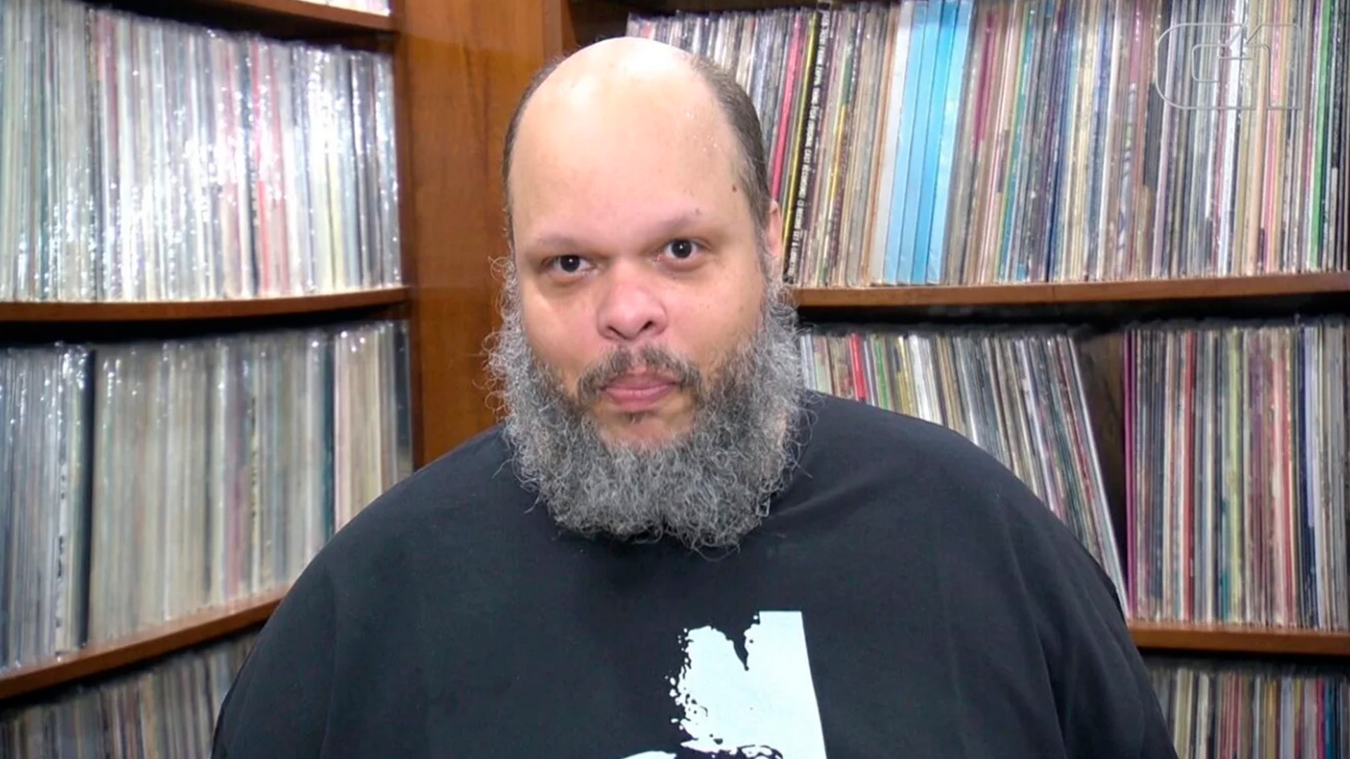 A voz do artista em xeque: Ed Motta, censura velada e a cultura do cancelamento no Brasil