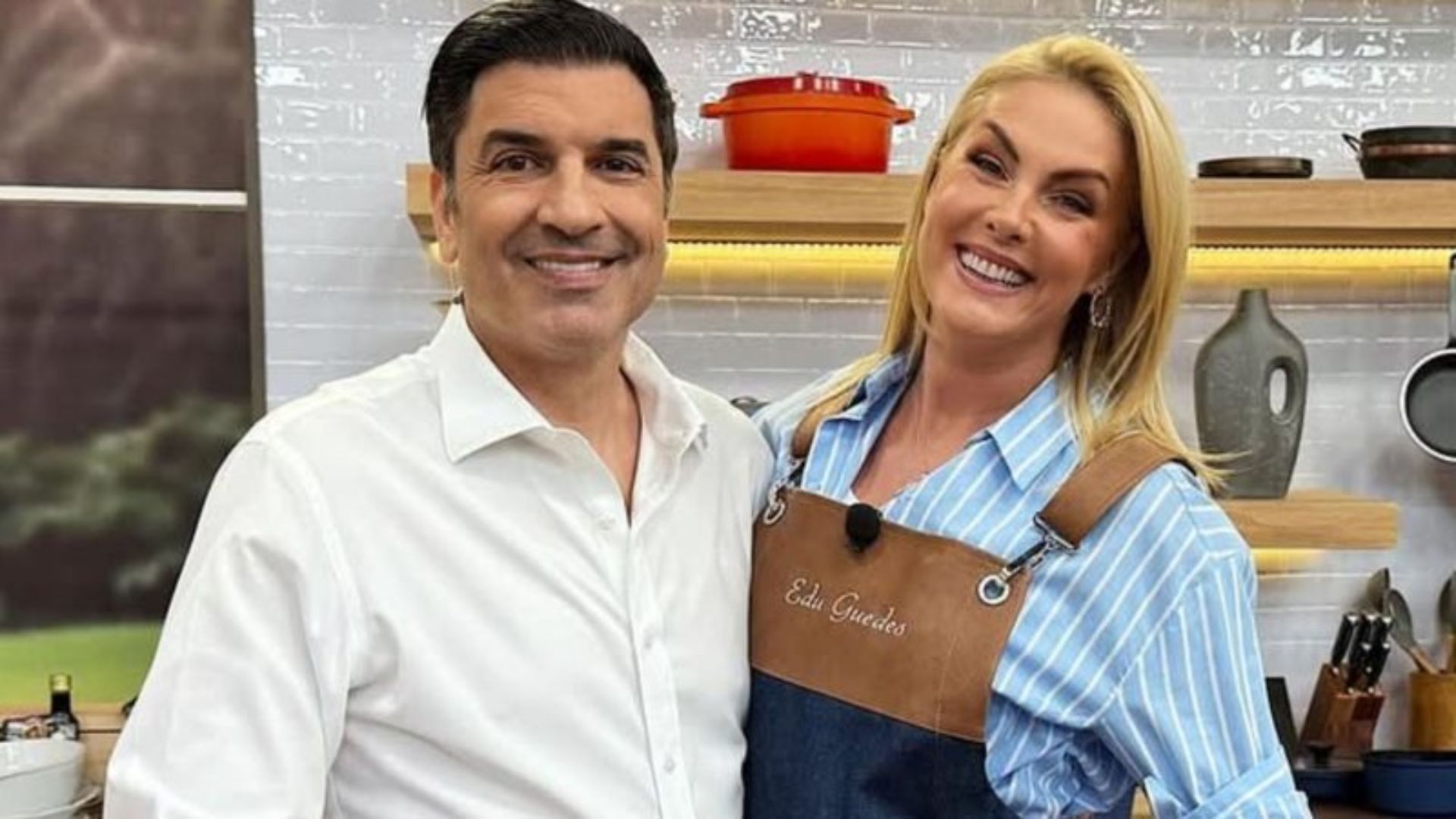 Após retirada de tumor, Edu Guedes volta à TV e recebe visita de Ana ...