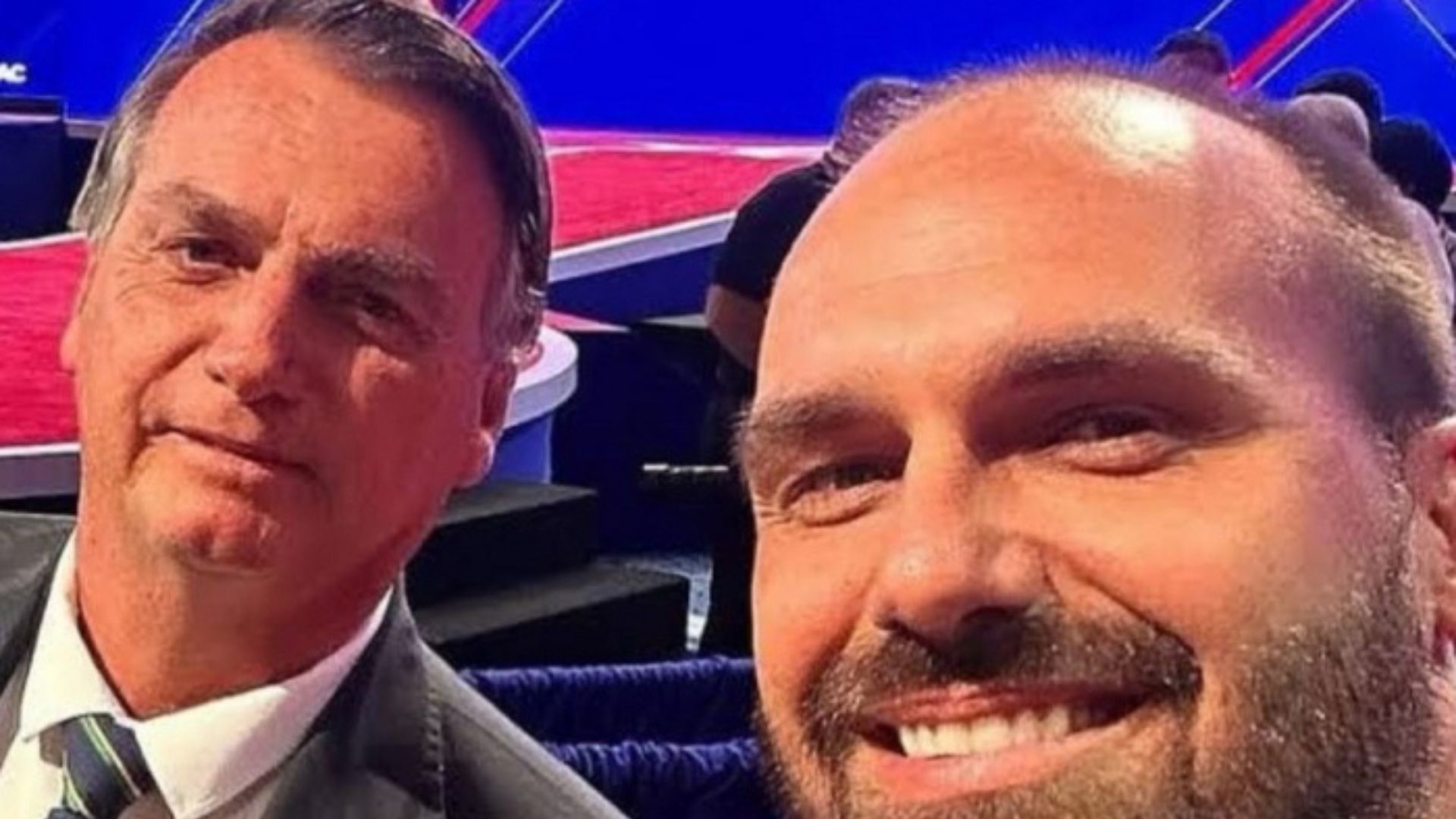 Filho de Bolsonaro xinga o pai e faz ameaça em mensagem vazada: 'Mais ...