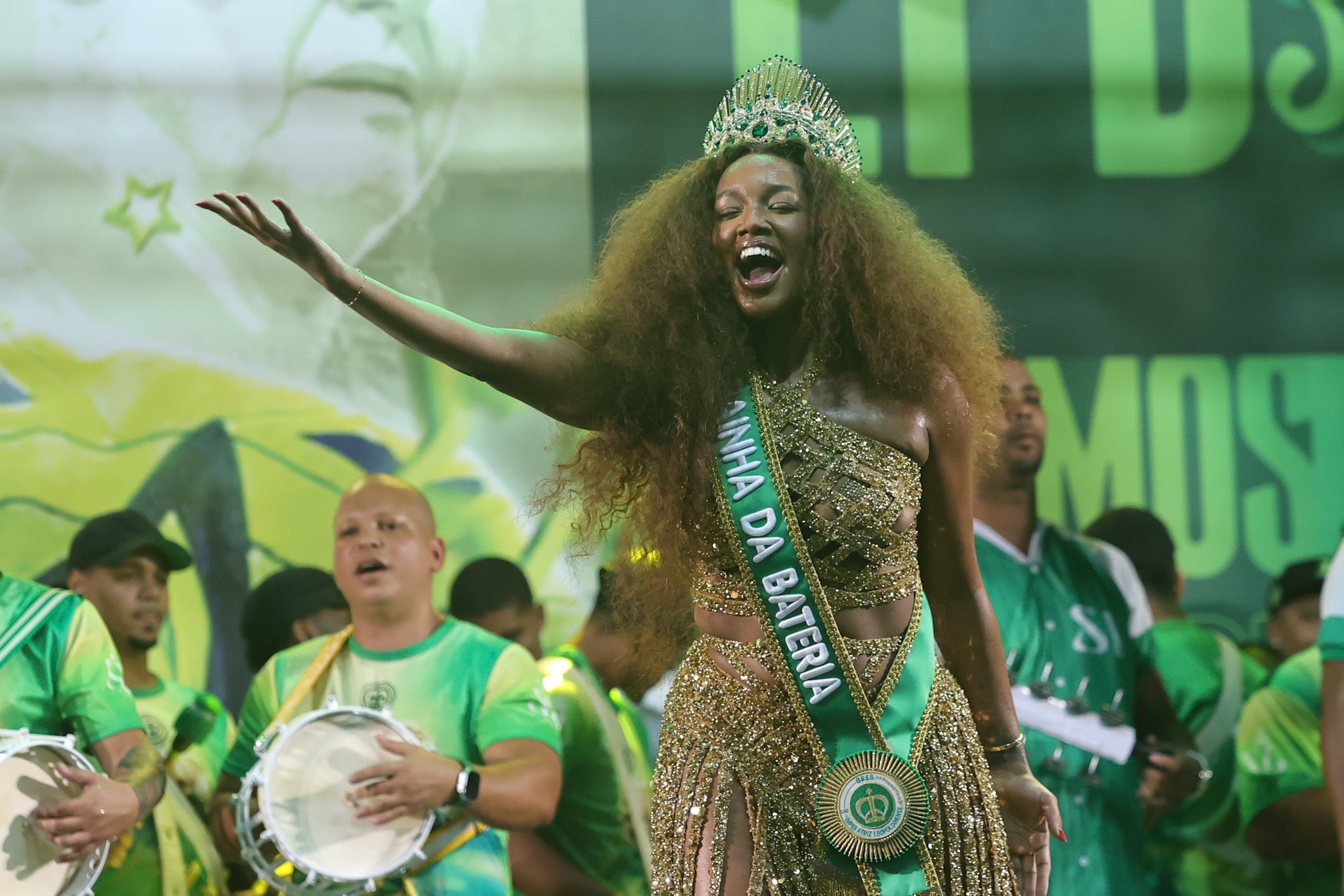 IZA deixa posto de rainha de bateria da Imperatriz e motivo surpreende ...
