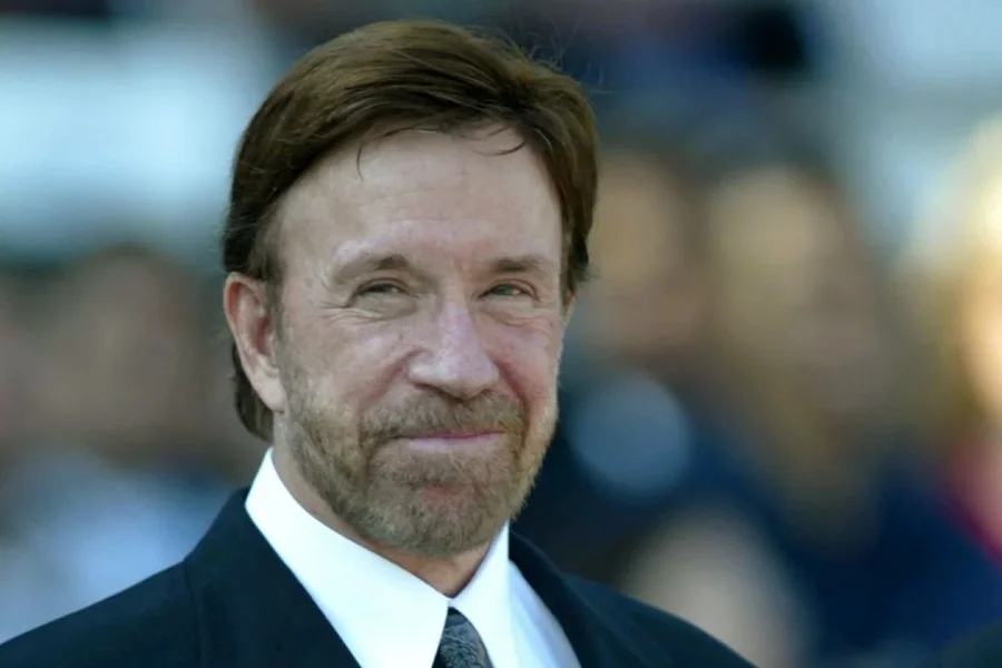 Família de Chuck Norris denuncia fake news após morte do ator e faz ...