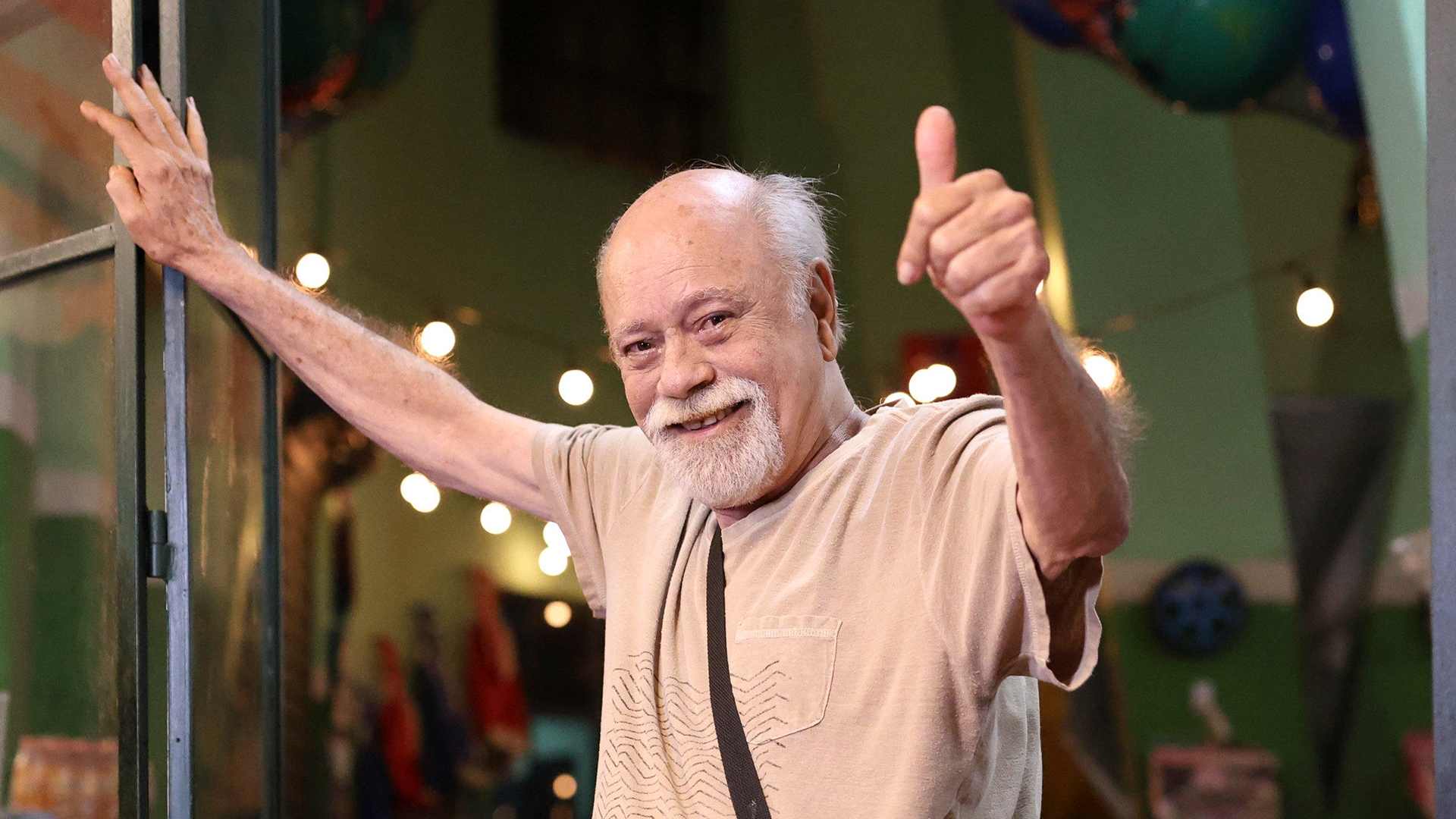 Tonico Pereira, aos 78 anos, transforma apartamento no Rio em refúgio ...